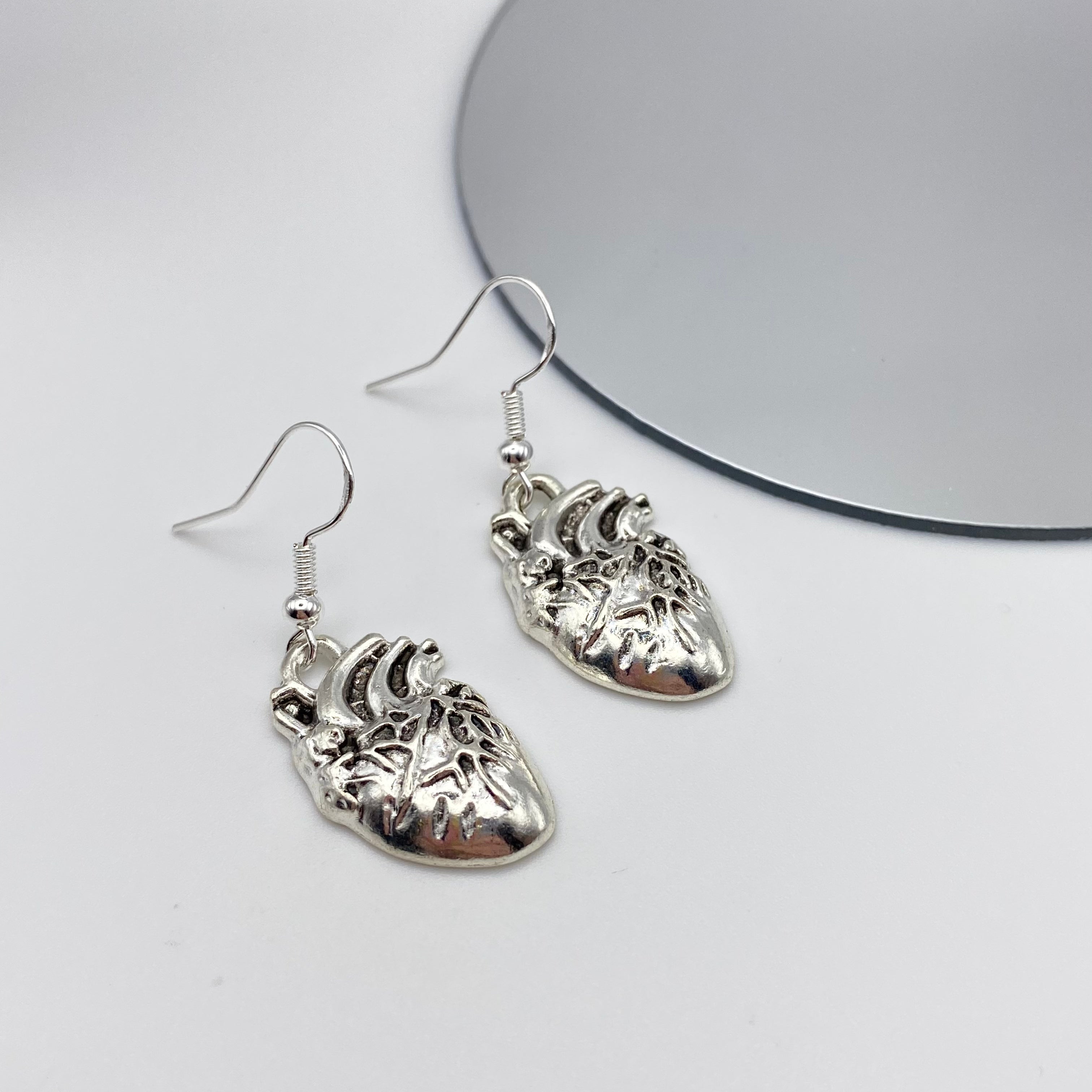Gory Heart Earrings – Molls